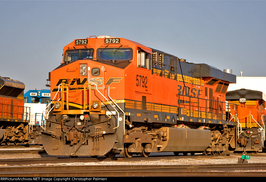 BNSF 5792